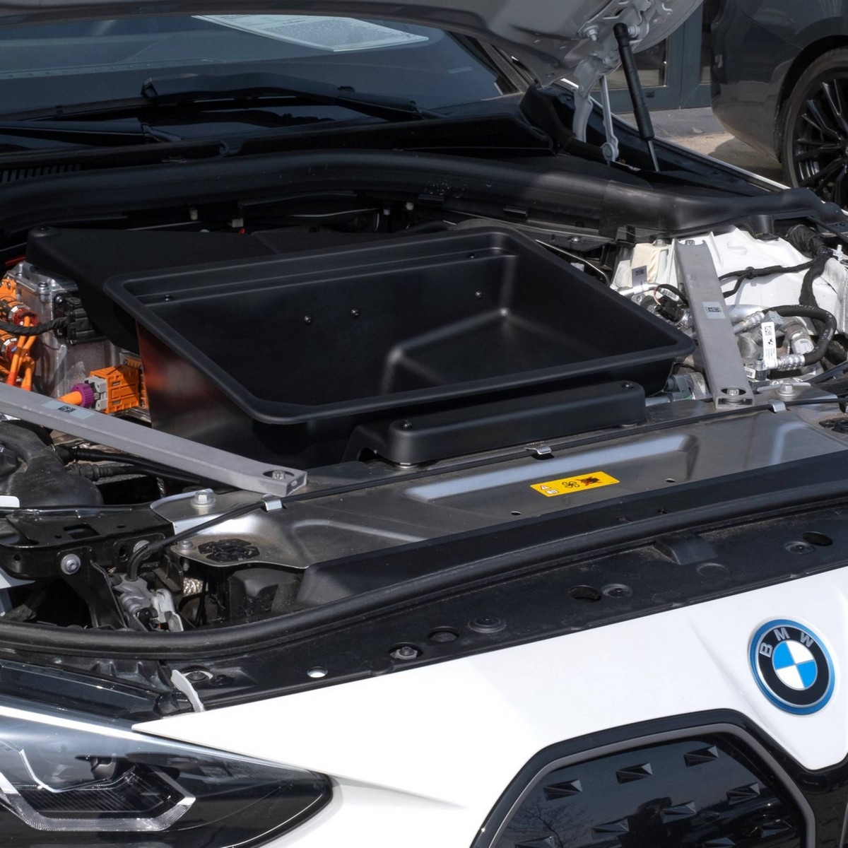 Frunk - schowek w przednim bagażniku, BMW i4, 2021- , eDrive 35/40